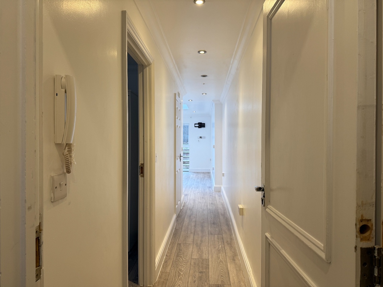 London - 1 Bed Flat, Pine Road, NW2 - To Rent Now for £1,790.00 p/m