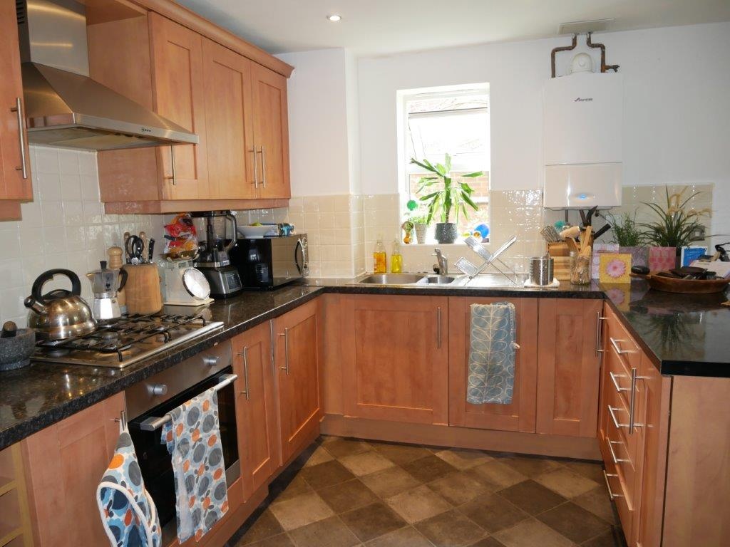 Manchester - 2 Bed Flat, Alexandra Apartments, M16 - To Rent Now for £ ...