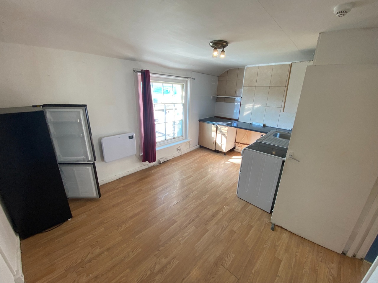 Brighton - 1 Bed Flat, Russell Square, BN1 - To Rent Now for £795.00 p/m