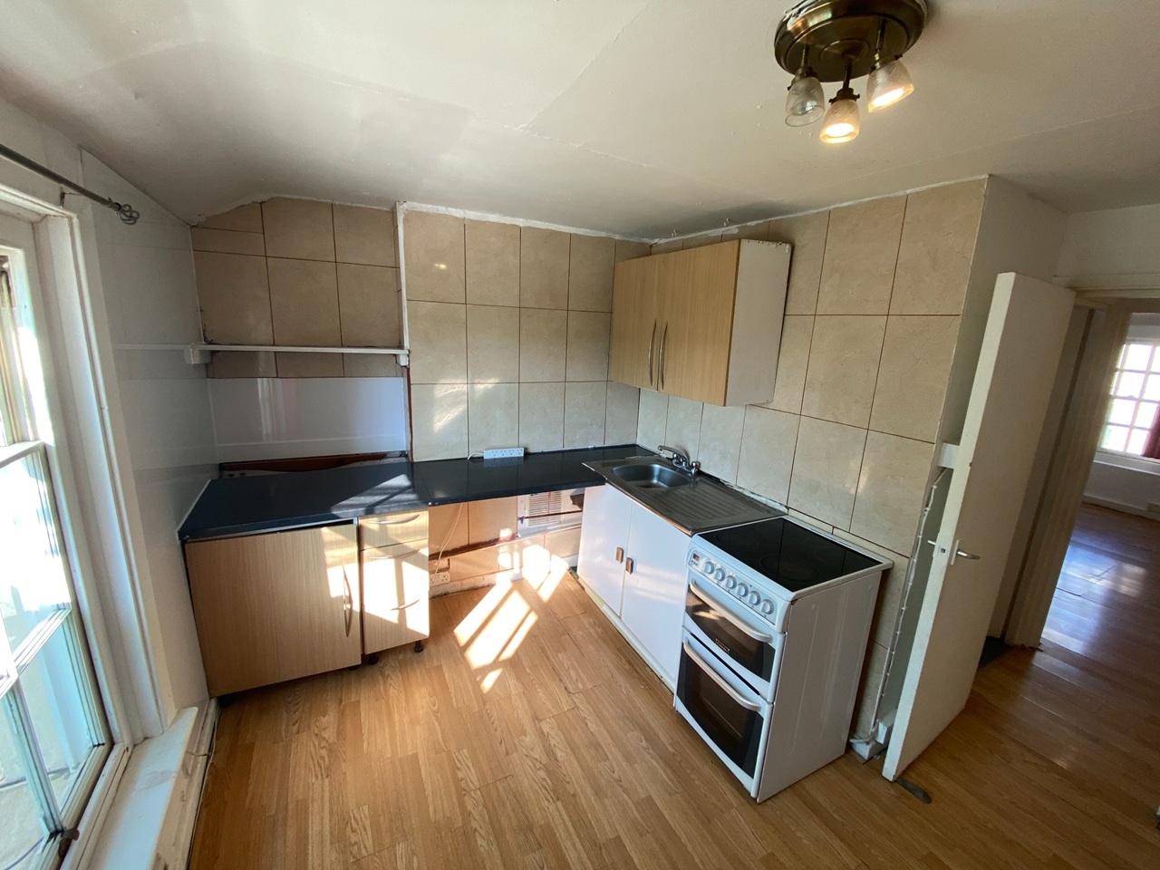 Brighton - 1 Bed Flat, Russell Square, BN1 - To Rent Now for £795.00 p/m