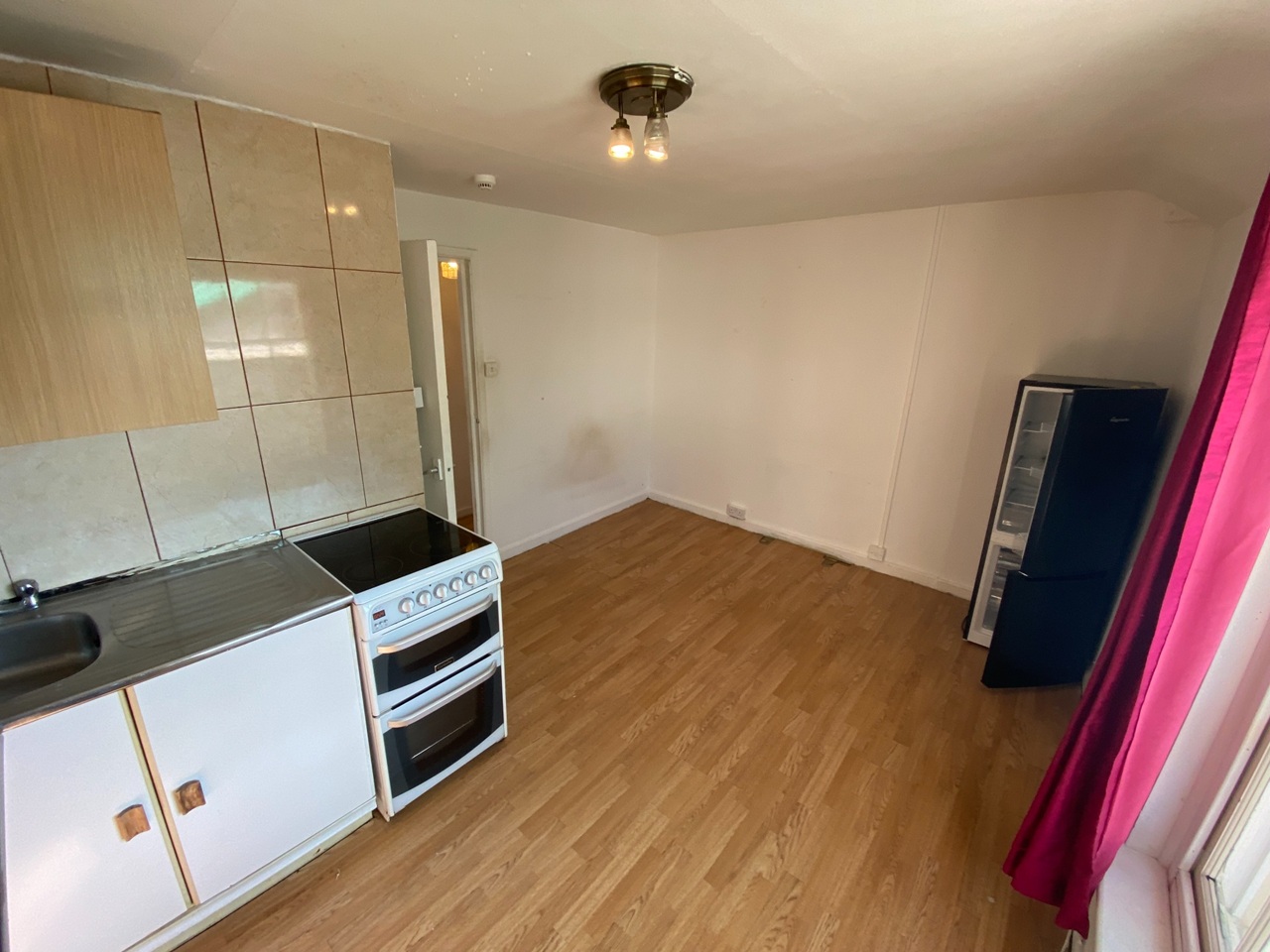 Brighton - 1 Bed Flat, Russell Square, BN1 - To Rent Now for £795.00 p/m