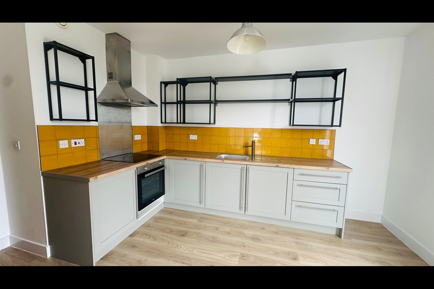 Salford - 2 Bed Flat, Springfield Court, M3 - To Rent Now for £1,500.00 p/m