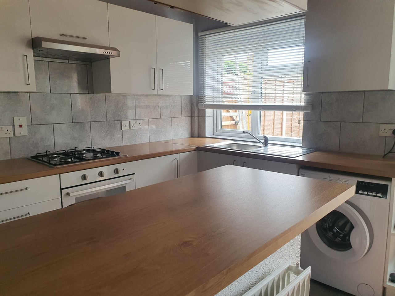 Ashford - 3 Bed Semi-Detached House, Edward Way, TW15 - To Rent Now for ...