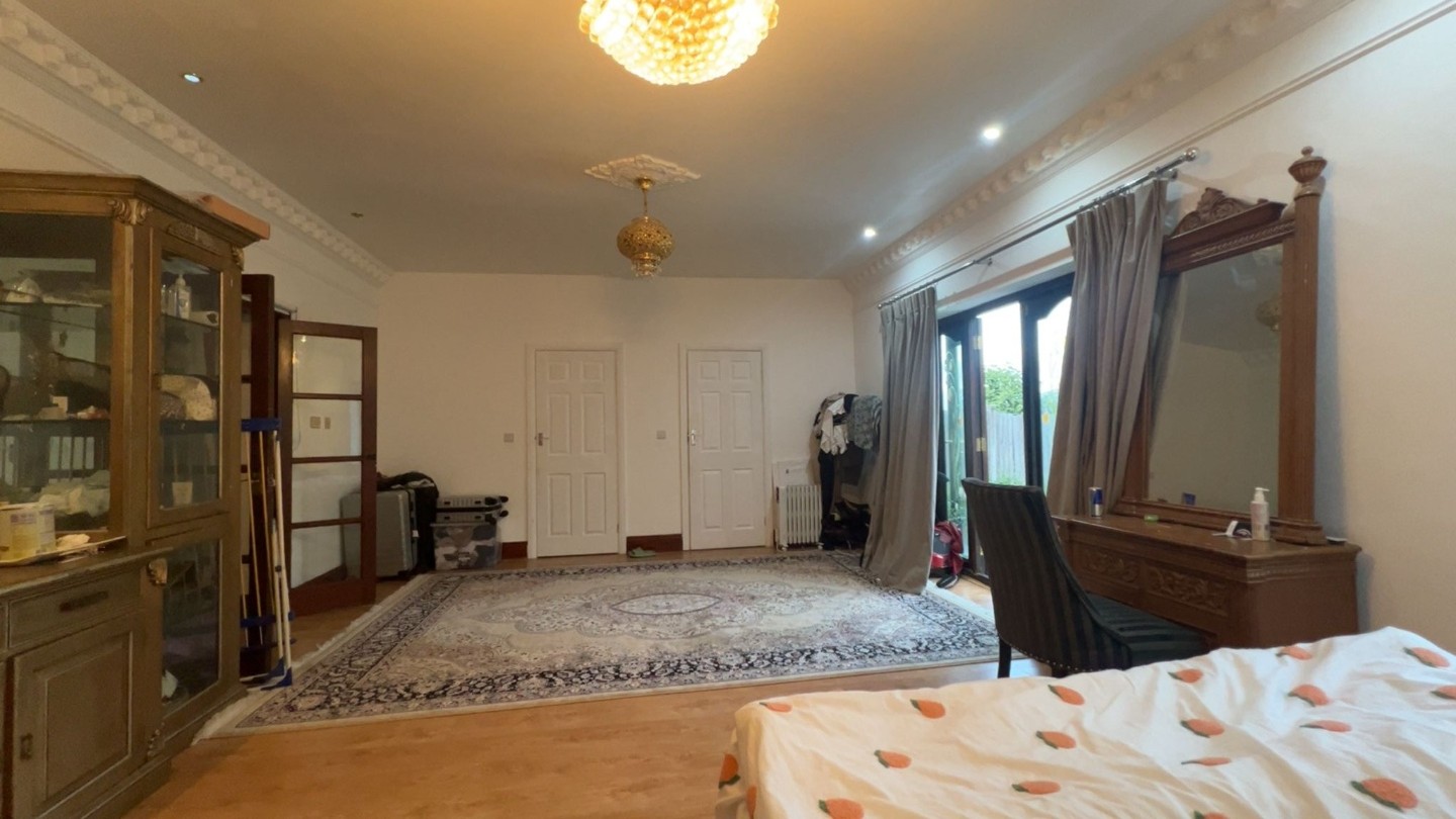 Greenford - Studio Flat, Marnham Crescent, UB6 - To Rent Now for £1,350 ...
