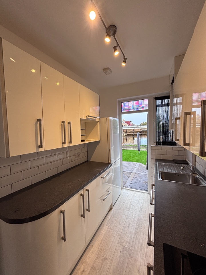 London - 3 Bed Terraced House, Broadview Road, SW16 - To Rent Now for £ ...