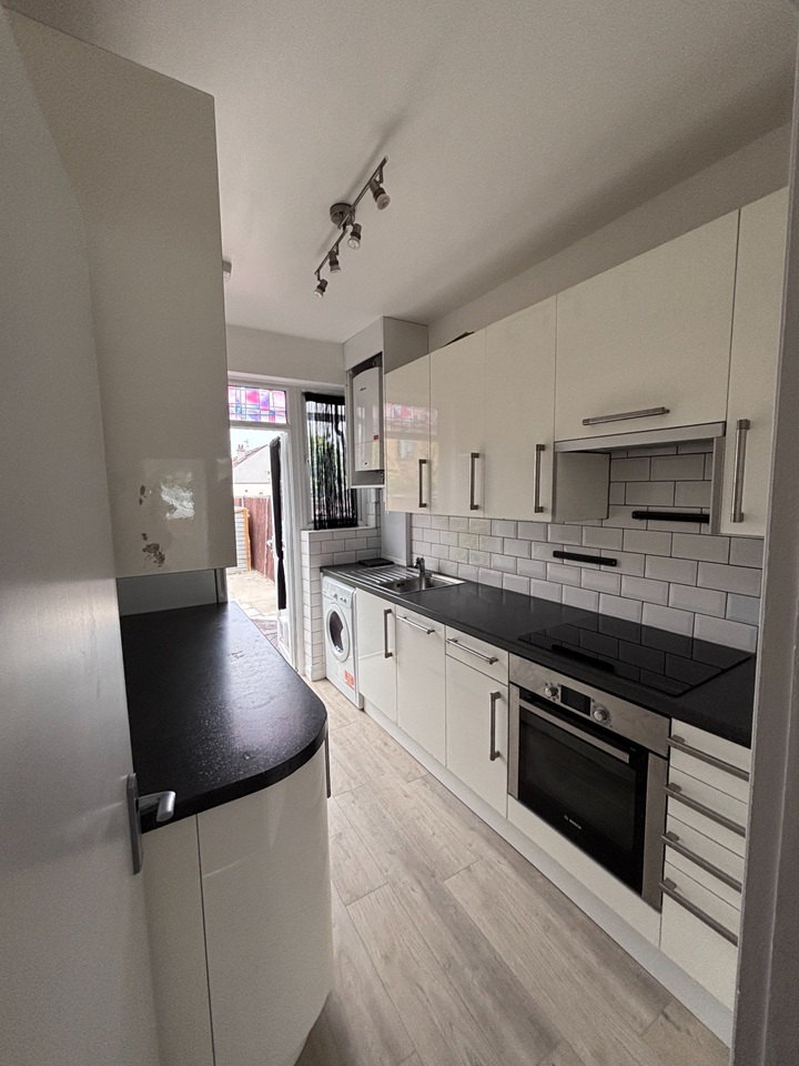 London - 3 Bed Terraced House, Broadview Road, SW16 - To Rent Now for £ ...