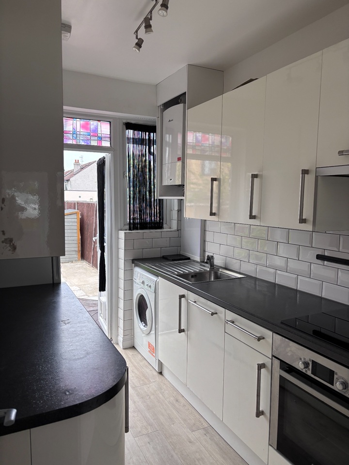 London - 3 Bed Terraced House, Broadview Road, SW16 - To Rent Now for £ ...