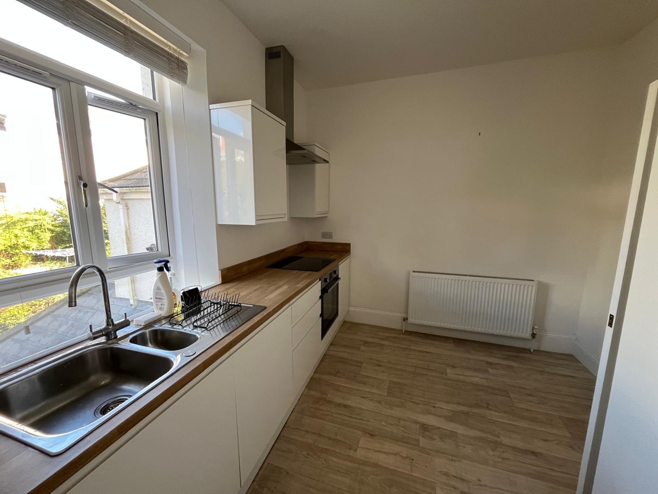 Teignmouth - 1 Bed Flat, Coombe Vale Road, TQ14 - To Rent Now for £845. ...