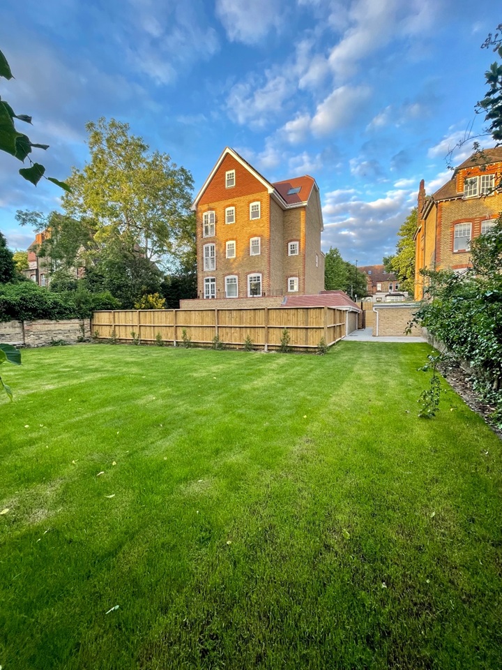 London - 2 Bed Flat, Redcliffe House, SW16 - To Rent Now for £2,245.00 p/m