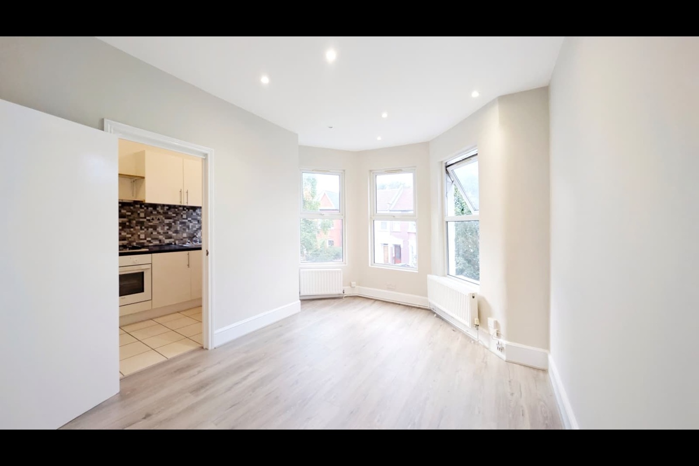 London - 2 Bed Flat, Willingdon Road, N22 - To Rent Now for £1,995.00 p/m