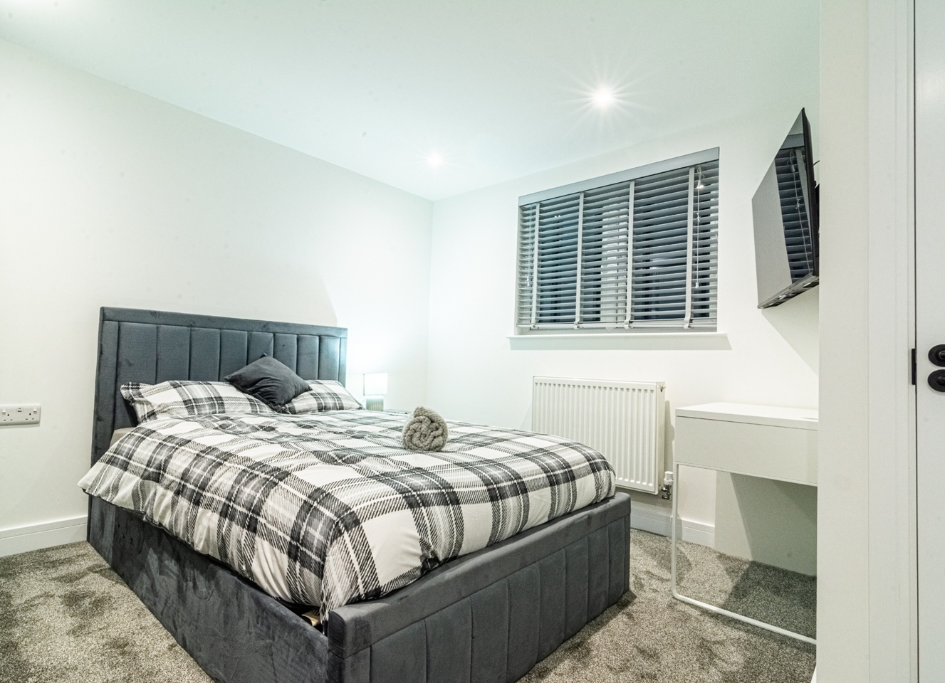 Swindon - Room in a Shared House, County Road, SN1 - To Rent Now for £ ...