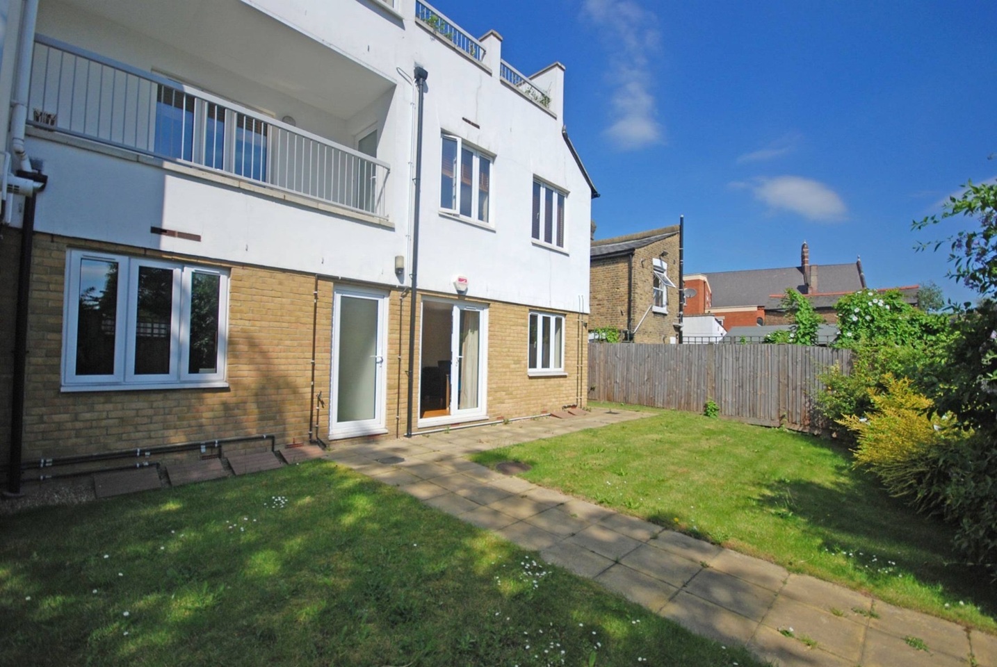 London - Room in a Shared Flat, Merton Road, SW19 - To Rent Now for £ ...