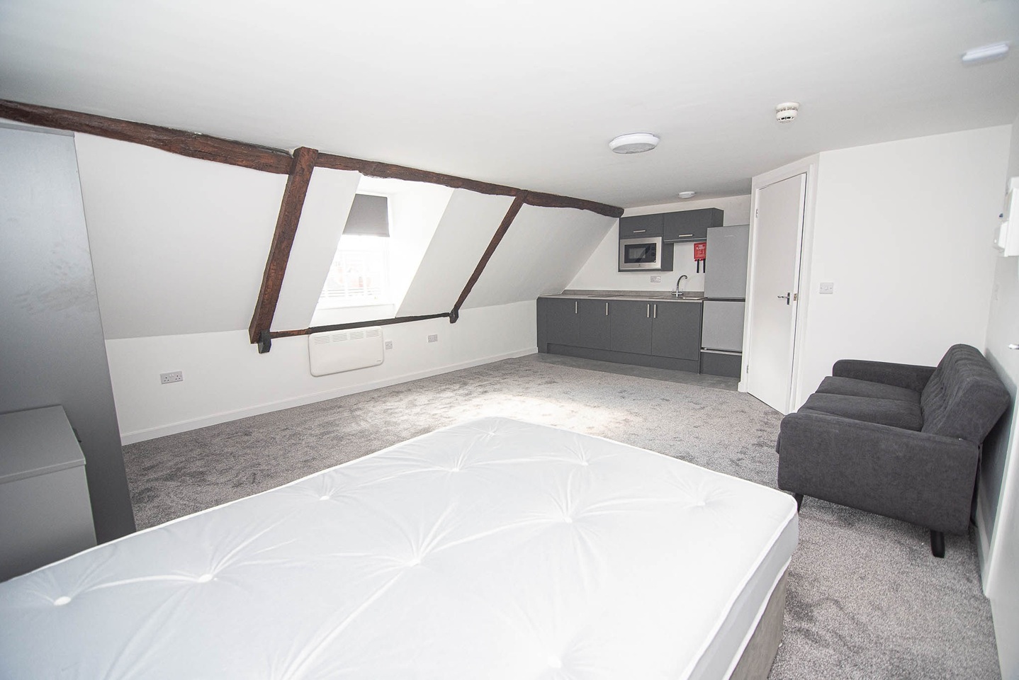 Doncaster - 1 Bed Flat, Nether Hall, DN1 - To Rent Now for £625.00 p/m