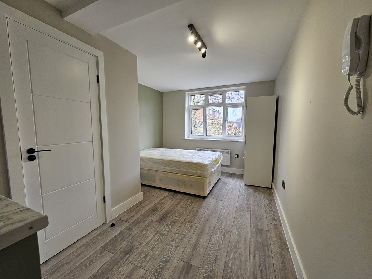 Feltham Ashford Spelthorne - Studio Flat, Brightside Avenue, TW18 - To ...