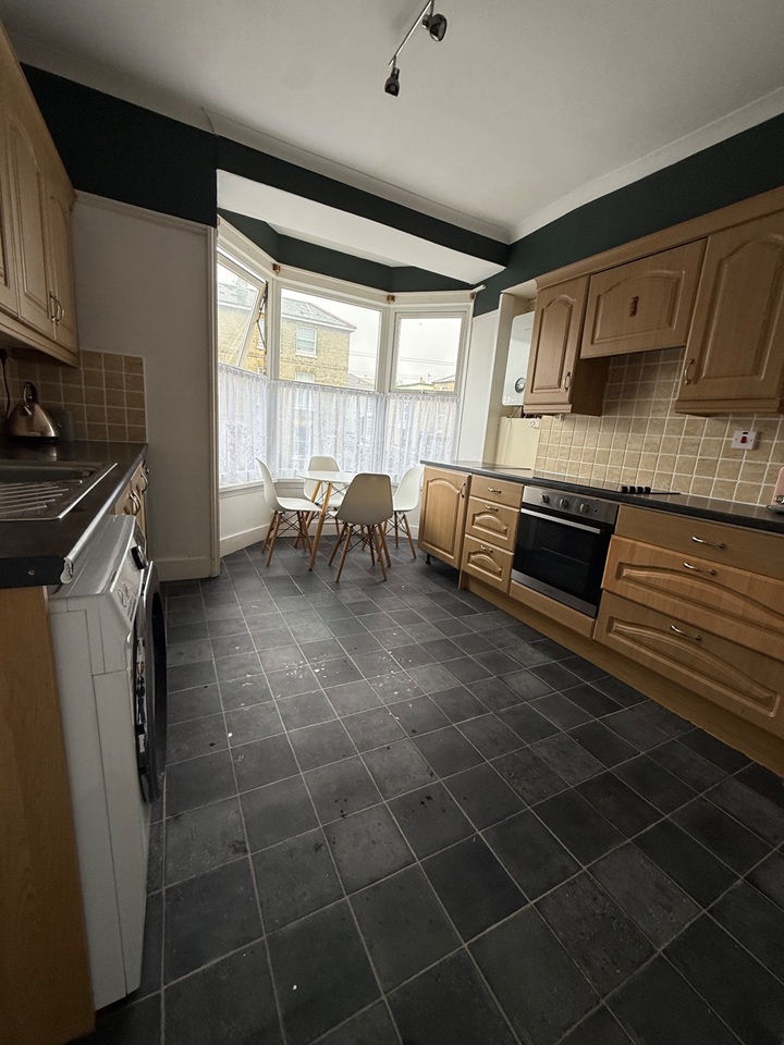 Ryde - 3 Bed Semi-Detached House, Castle Street, PO33 - To Rent Now for ...