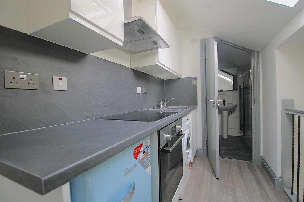 London - 1 Bed Flat, Rectory Square, E1 - To Rent Now for £1,500.00 p/m