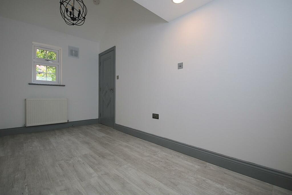 London - 1 Bed Flat, Rectory Square, E1 - To Rent Now for £1,500.00 p/m