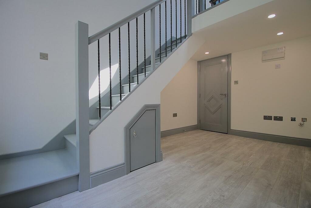 London - 1 Bed Flat, Rectory Square, E1 - To Rent Now for £1,500.00 p/m