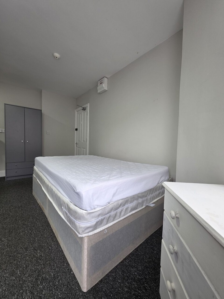 Cardiff - Studio Flat, Claude Road, CF24 - To Rent Now for £870.00 p/m