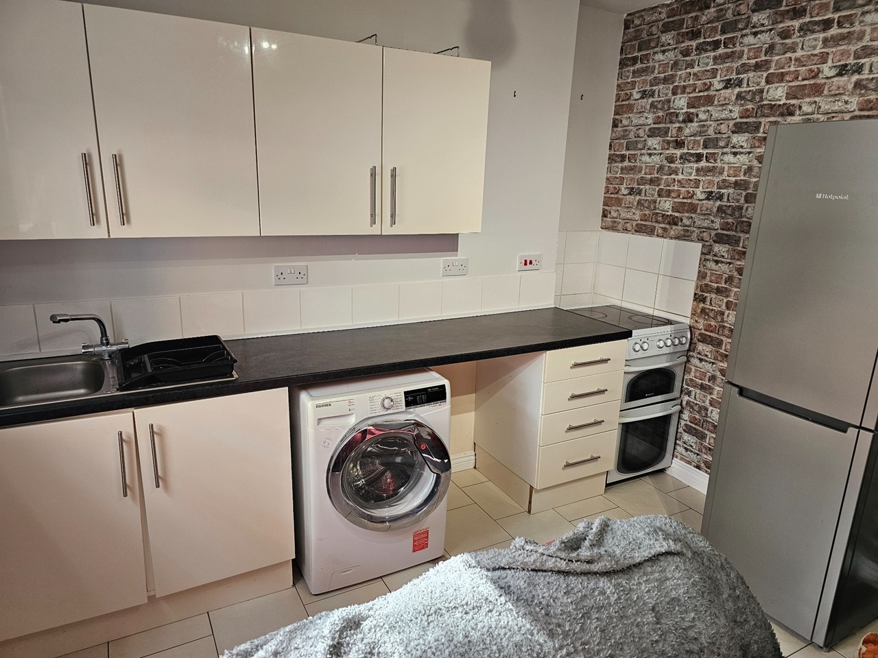 Swindon - 1 Bed Flat, Swindon, SN1 - To Rent Now for £700.00 p/m