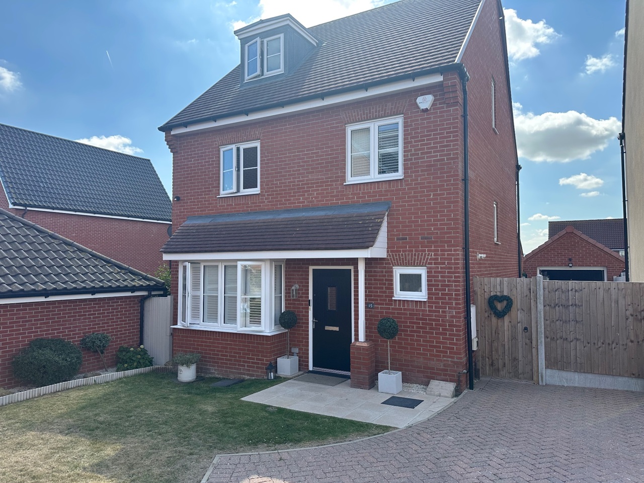 Laindon - 4 Bed Detached House, Stamford Drive, SS15 - To Rent Now for ...
