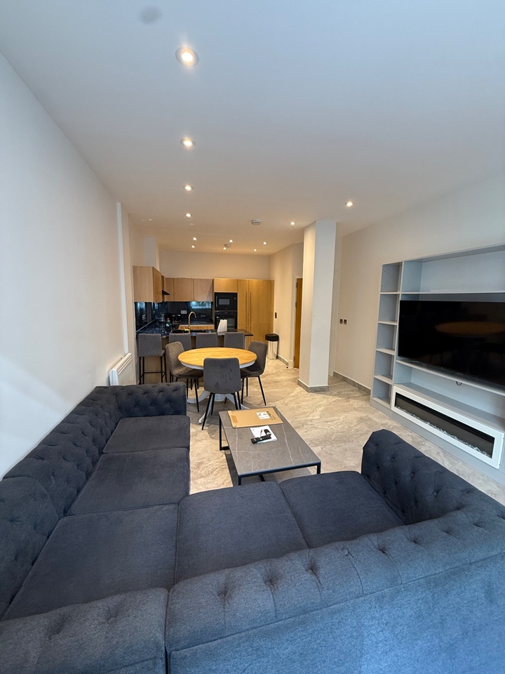 London - 3 Bed Flat, Bromyard House, W3 - To Rent Now for £3,250.00 p/m