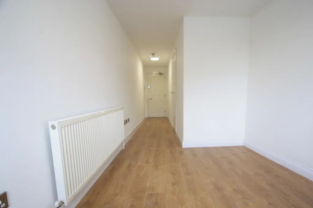 London - Studio Flat, Walworth Road, SE17 - To Rent Now for £1,200.00 p/m