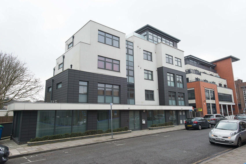 Bromley - 1 Bed Flat, Living Building, BR1 - To Rent Now for £1,450.00 p/m