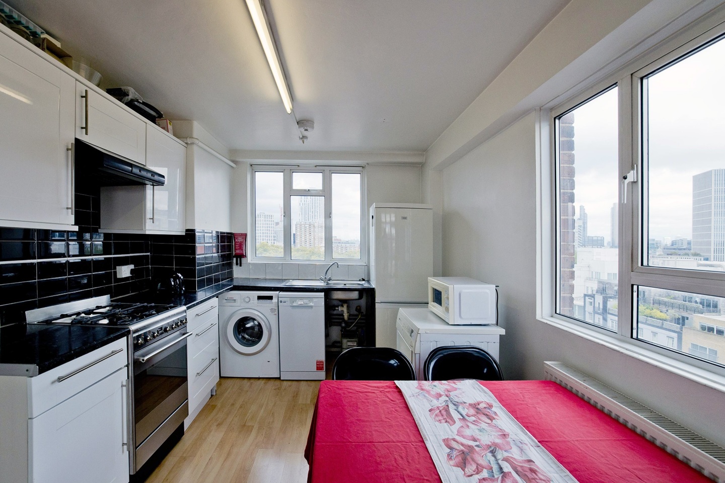 London - 2 Bed Flat, Gee Street, EC1V - To Rent Now for £2,600.00 p/m