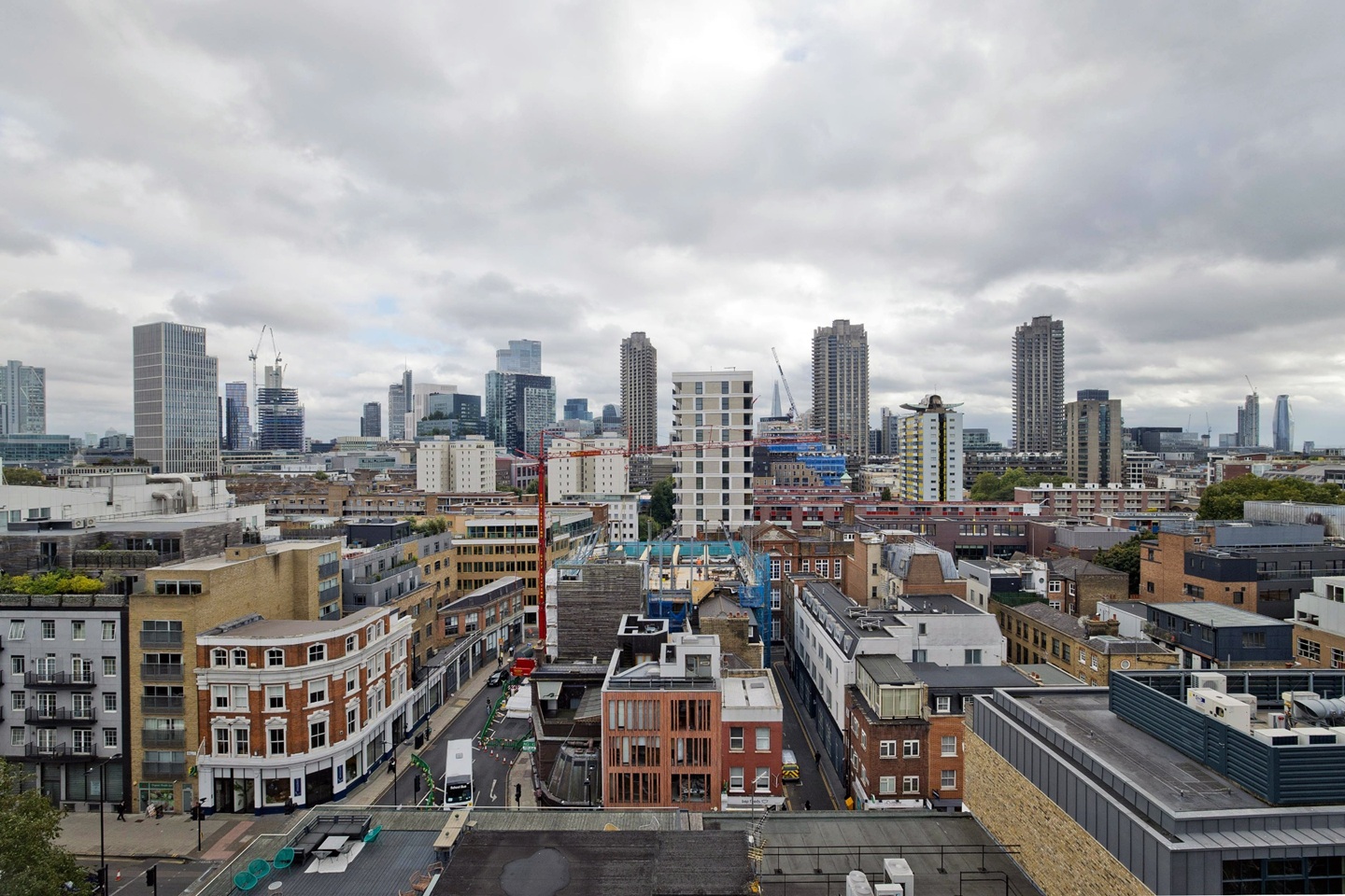 London - 2 Bed Flat, Gee Street, EC1V - To Rent Now for £2,600.00 p/m