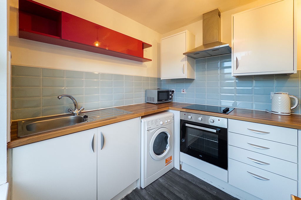 Eccles, Manchester - 2 Bed Flat, Half Edge Lane, M30 - To Rent Now for ...
