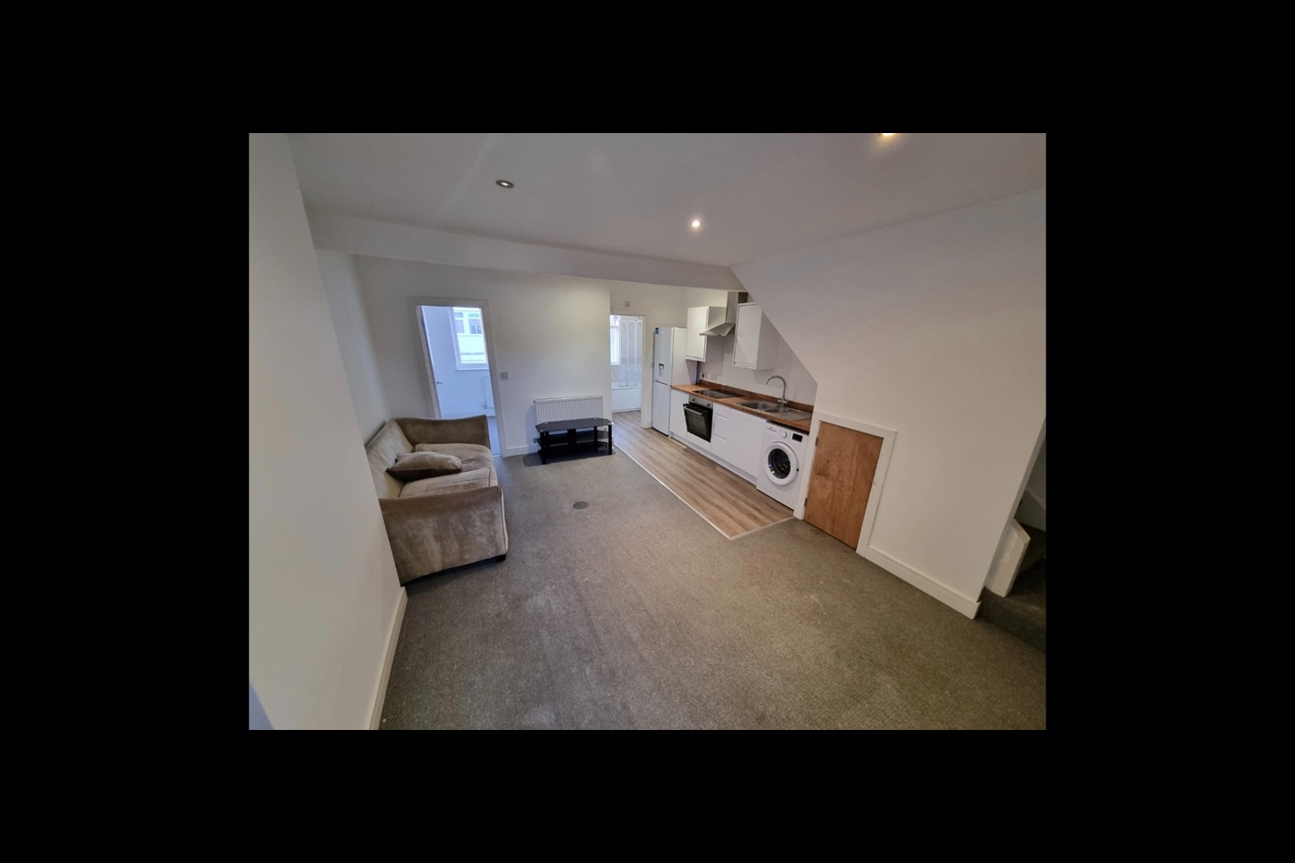 Swindon - 2 Bed Flat, Swindon, SN1 - To Rent Now for £1,070.00 p/m