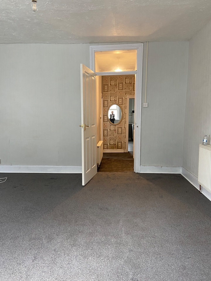 Wimborne - 2 Bed Flat, High Street, BH21 - To Rent Now for £1,200.00 p/m