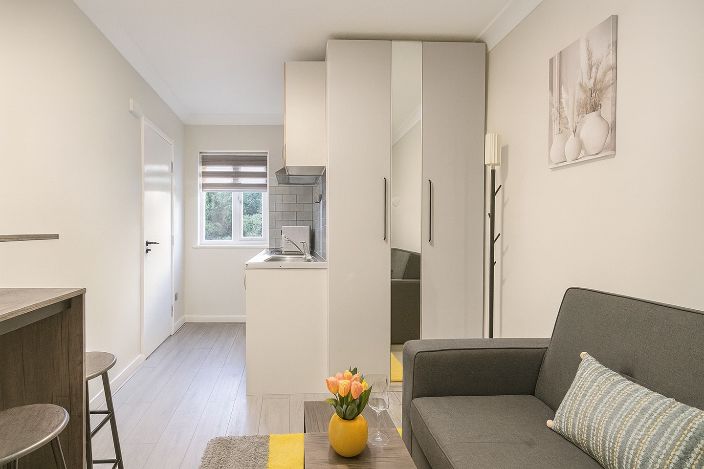 London - Studio Flat, Creswick Road, W3 - To Rent Now for £1,100.00 p/m