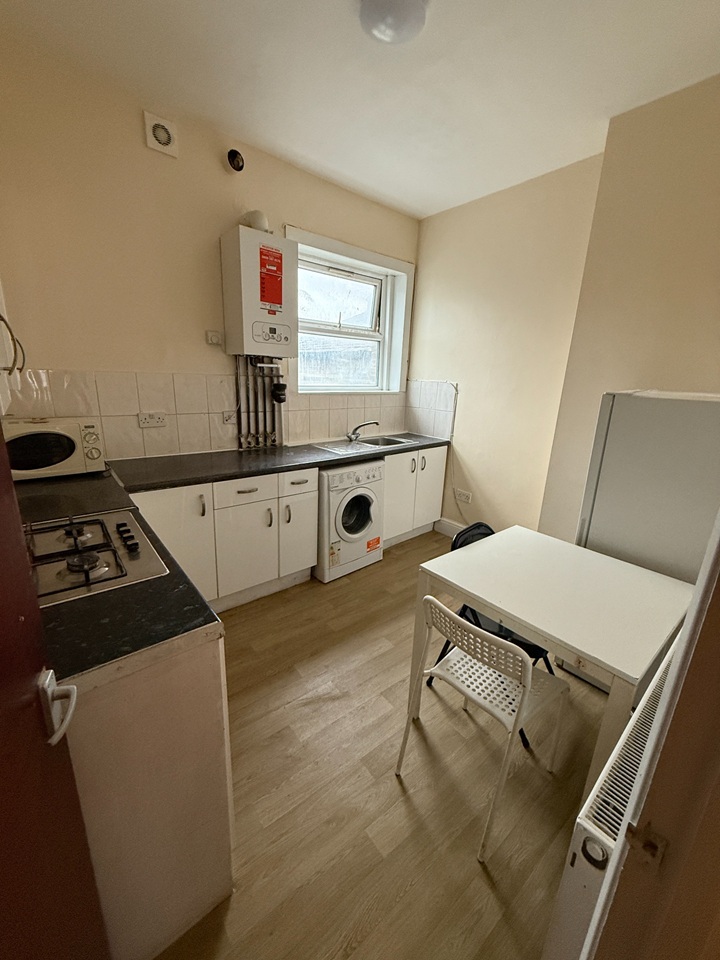 London - 1 Bed Flat, Lea Bridge Road, E10 - To Rent Now for £1,150.00 p/m