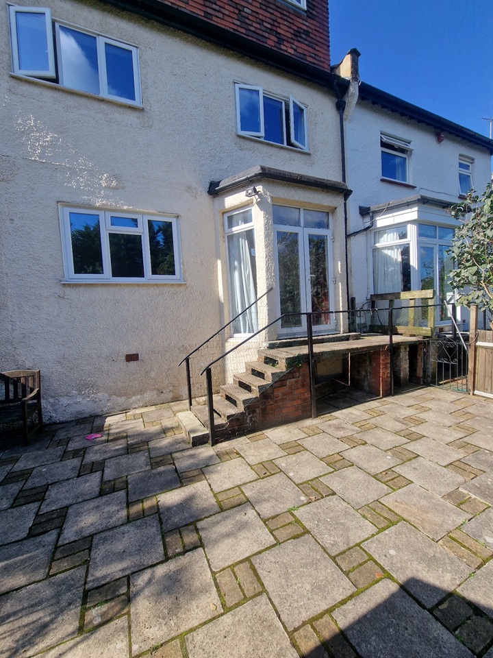 London - 2 Bed Flat, Beaconsfield Road, N11 - To Rent Now for £1,800.00 p/m