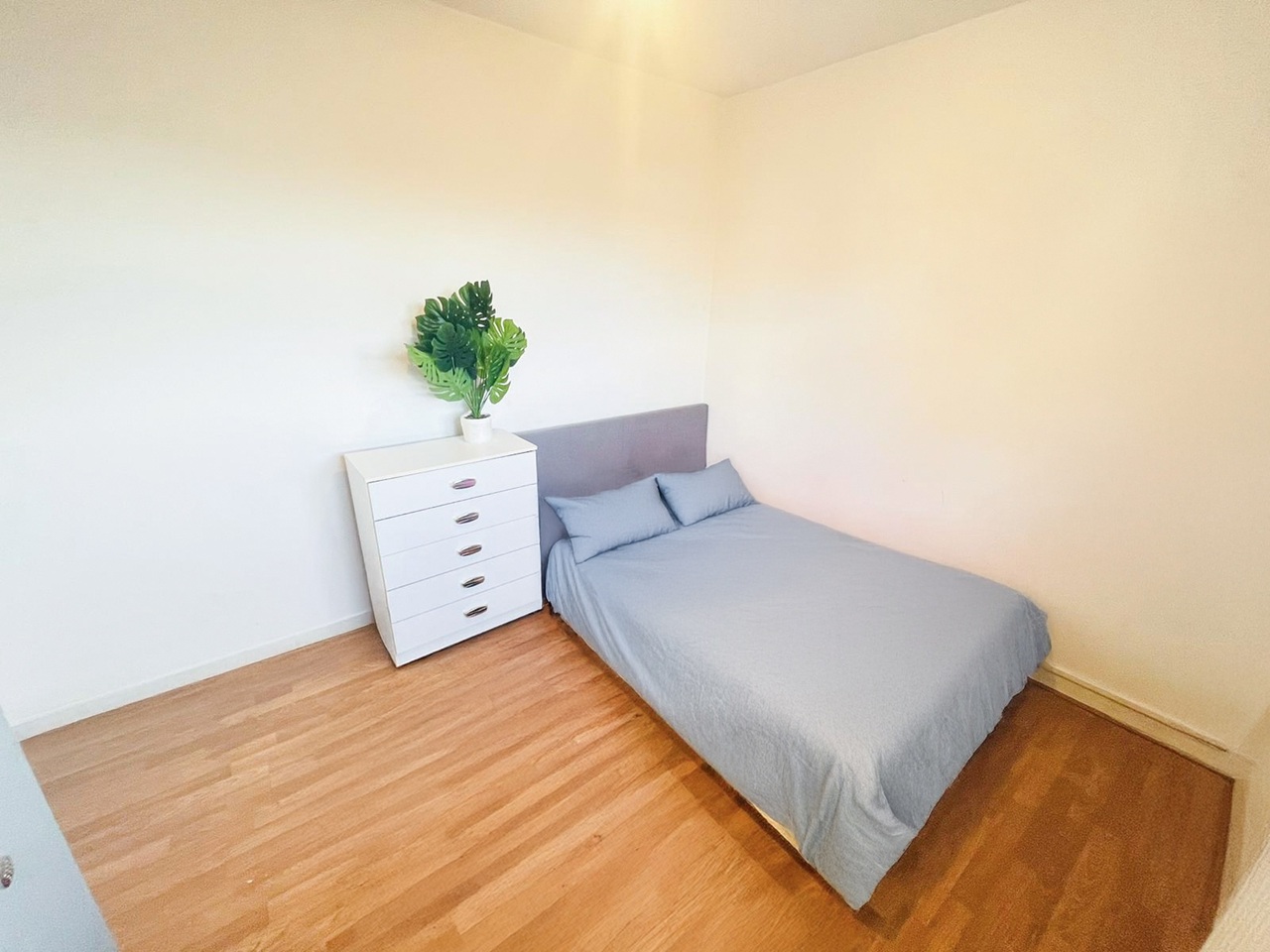 London - Room in a Shared Flat, Amazing Double Room In Nine Elms/Sto ...