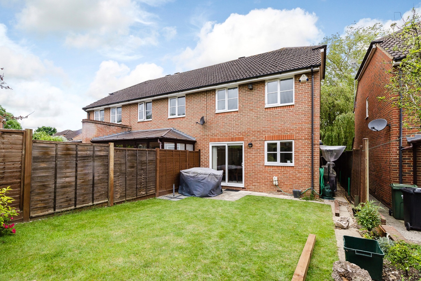 Guildford - 3 Bed Semi-Detached House, Mallow Crescent, GU4 - To Rent ...