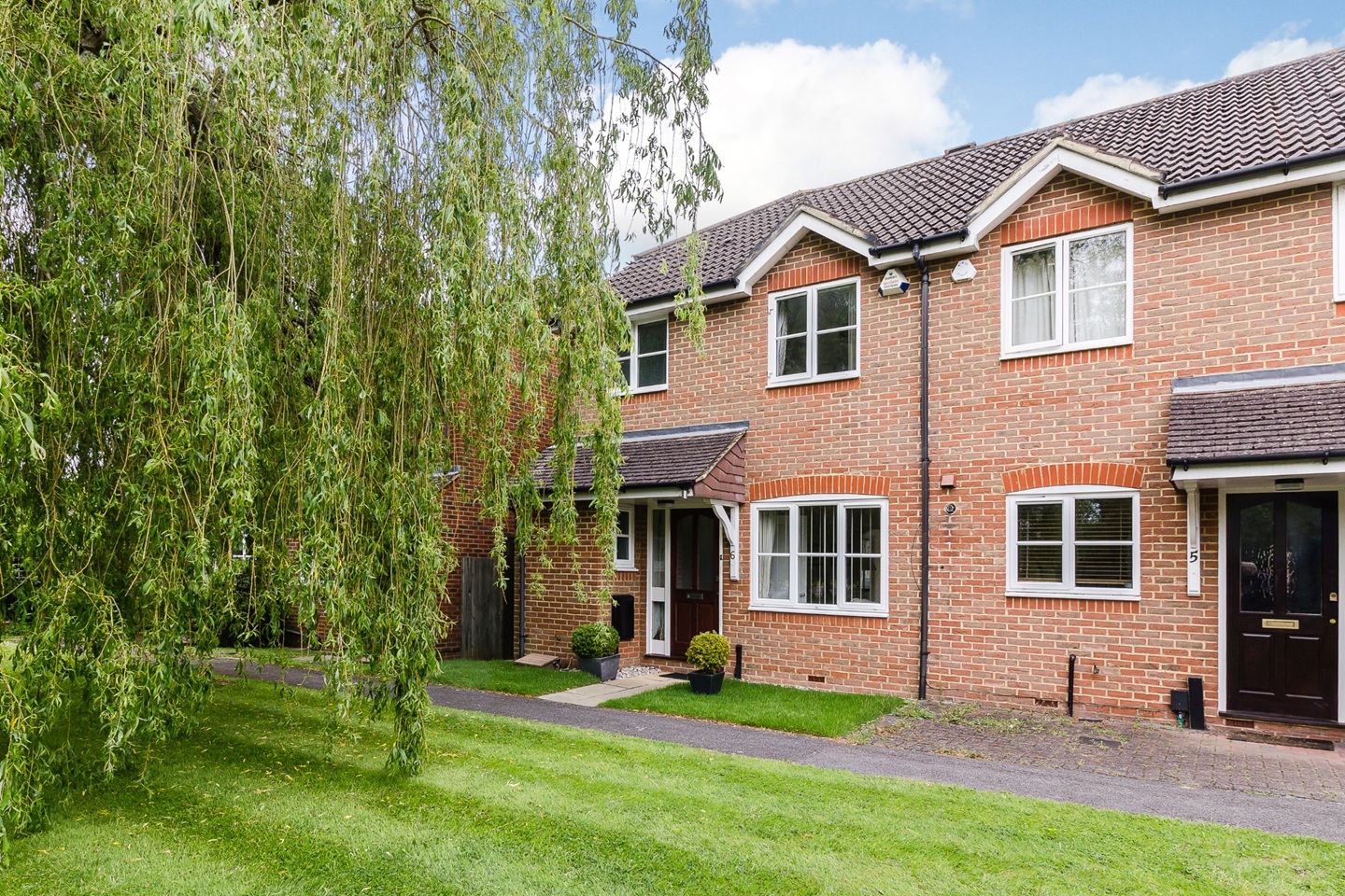 Guildford - 3 Bed Semi-Detached House, Mallow Crescent, GU4 - To Rent ...