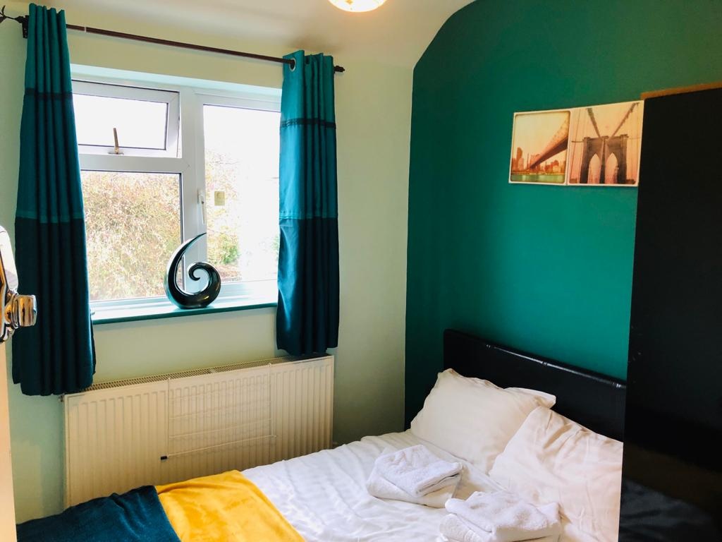 Bushey - Room in a Shared House, Walton Road, WD23 - To Rent Now for £ ...