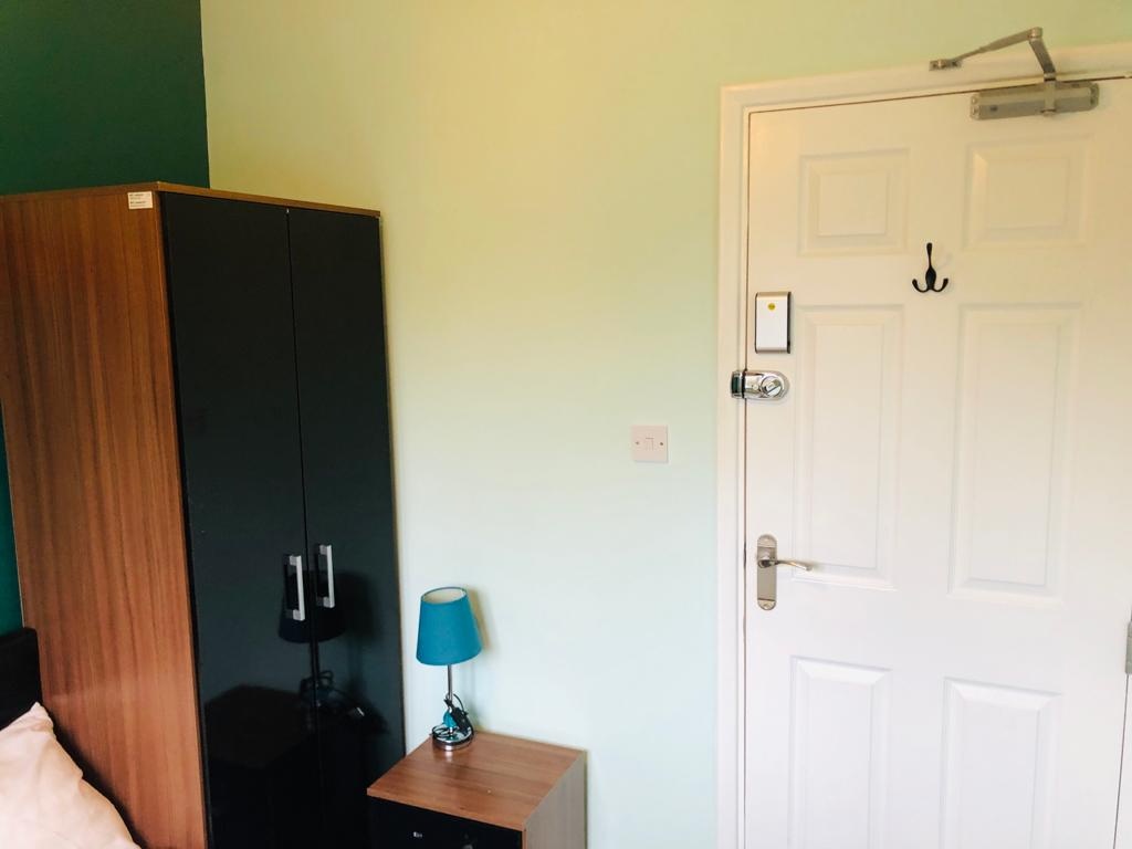 Bushey - Room in a Shared House, Walton Road, WD23 - To Rent Now for £ ...