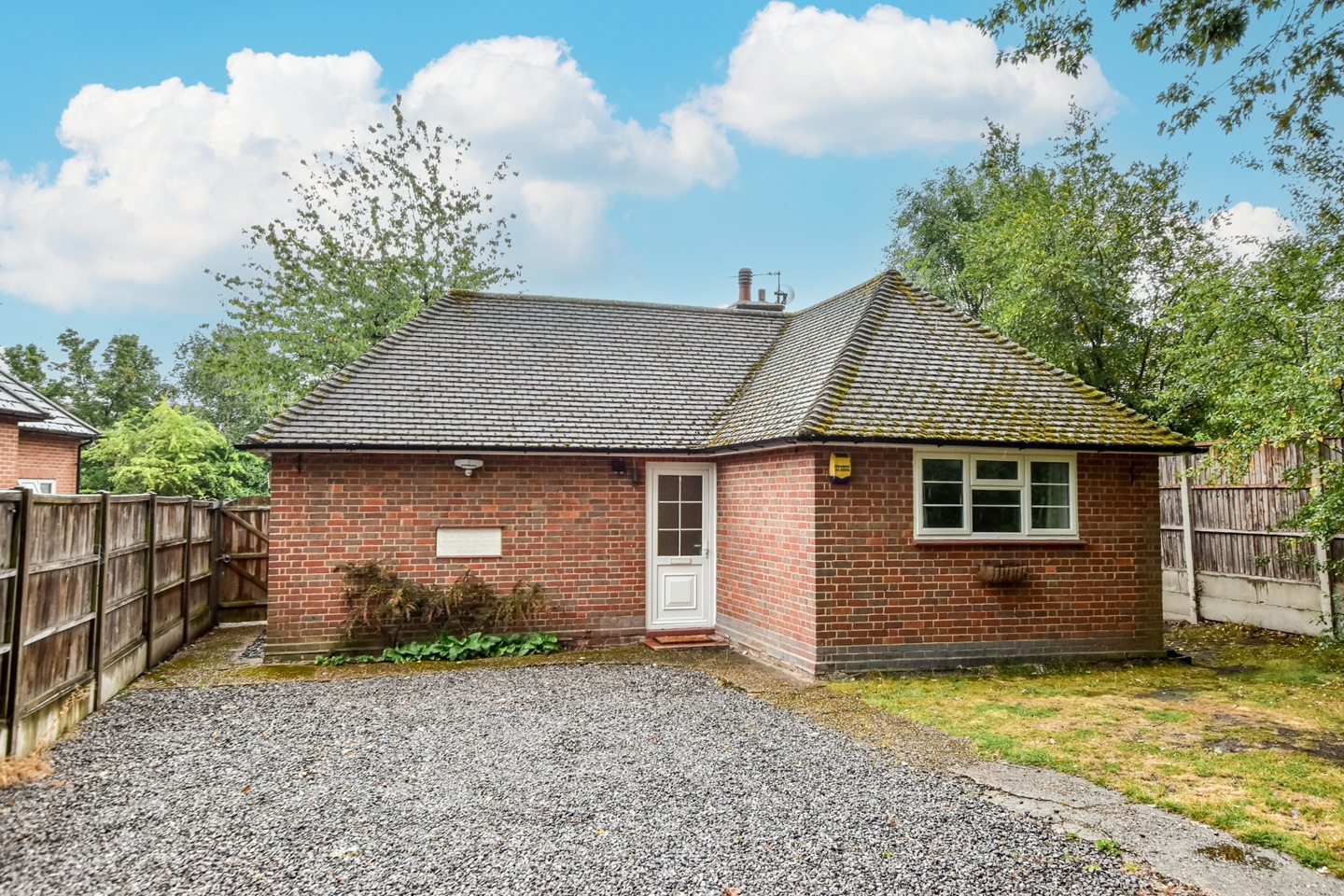 Denham, Uxbridge - 2 Bed Bungalow, Village Road, UB9 - To Rent Now for ...