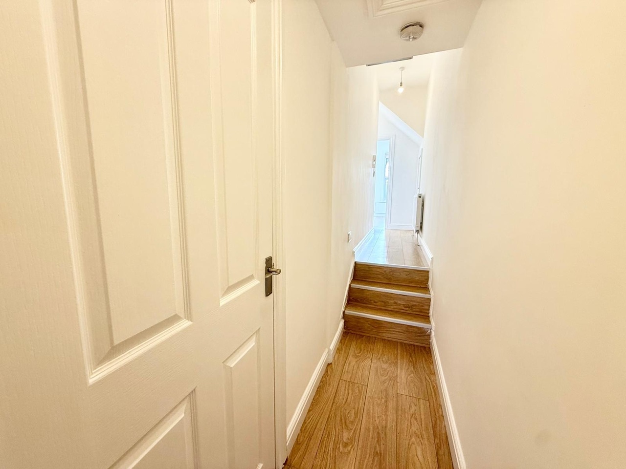 Woodford Green - 2 Bed Flat, Chigwell Road, IG8 - To Rent Now for £ ...