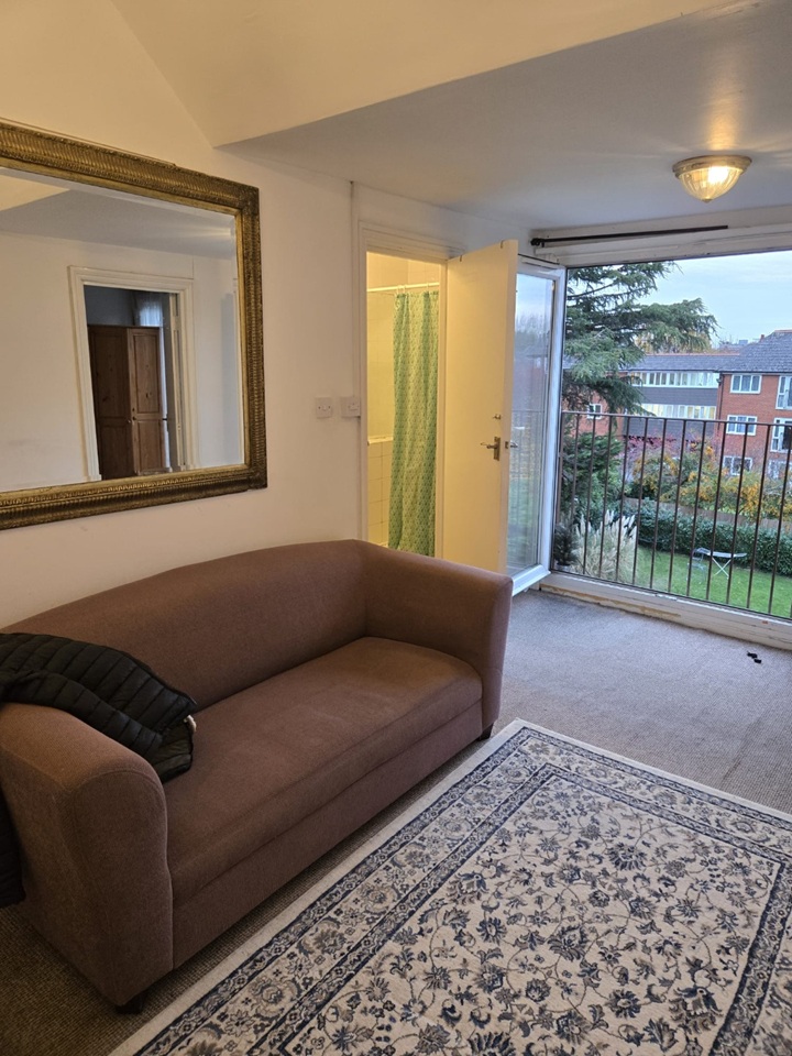 London - 1 Bed Flat, Hanger Lane, W5 - To Rent Now for £1,695.00 p/m