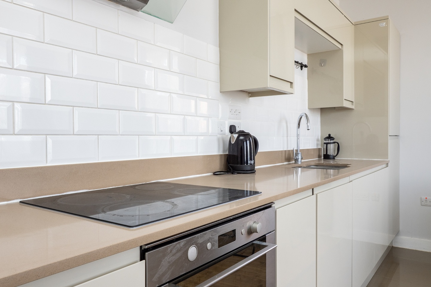 Sutton - 2 Bed Flat, Leben Court, SM1 - To Rent Now for £1,950.00 p/m