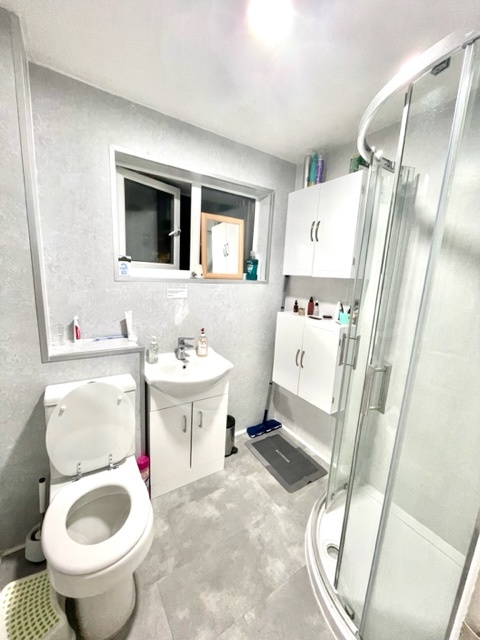 Edinburgh - Room in a Shared House, Moredunvale View, EH17 - To Rent ...