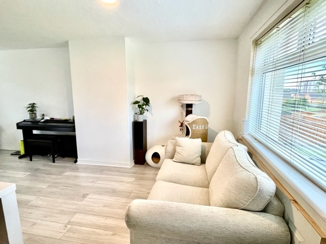 Edinburgh - Room in a Shared House, Moredunvale View, EH17 - To Rent ...