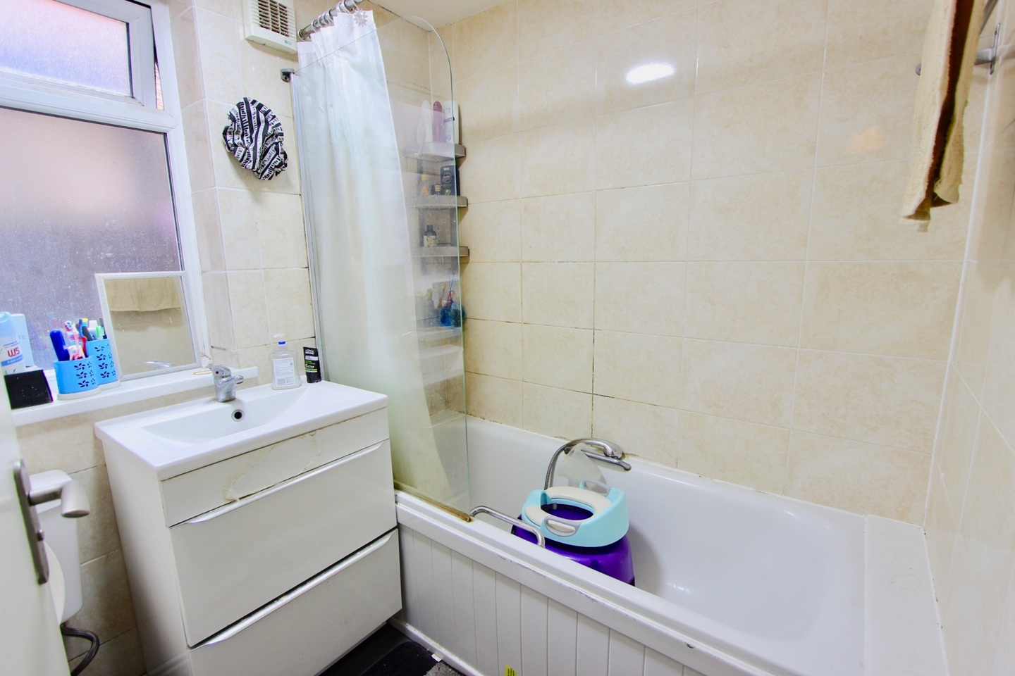 London - 1 Bed Flat, Colvin Road, E6 - To Rent Now for £1,550.00 p/m