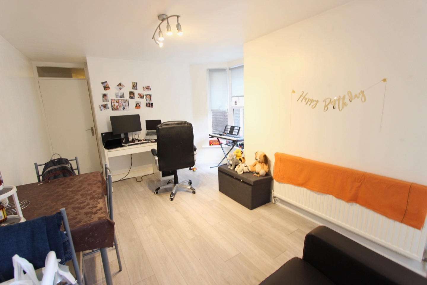 London - 1 Bed Flat, Colvin Road, E6 - To Rent Now for £1,550.00 p/m