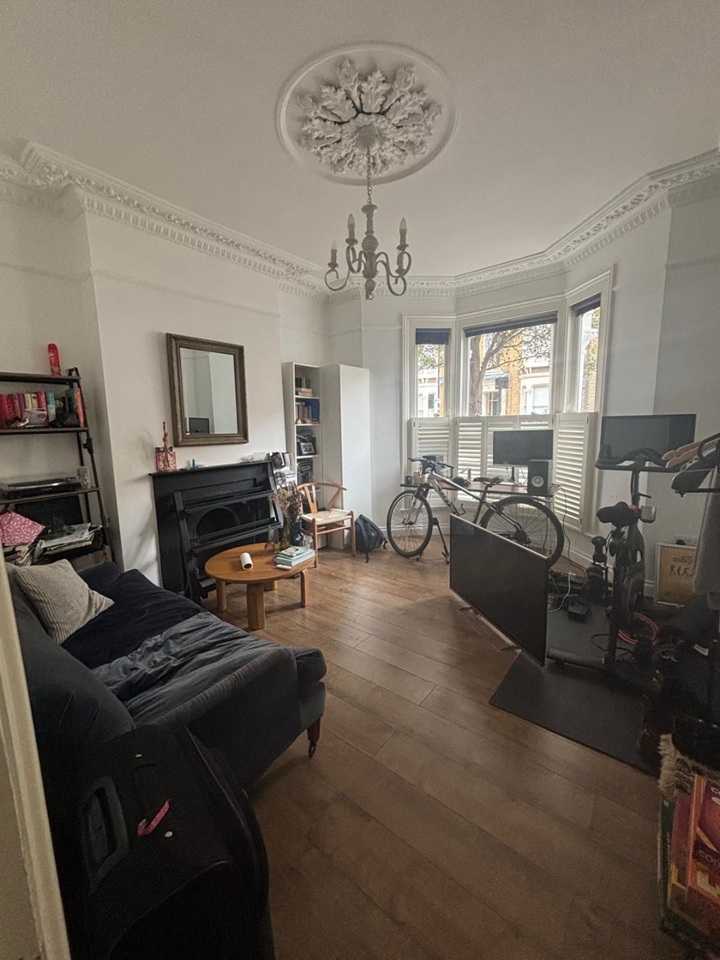 London - 2 Bed Flat, Saltoun Road, SW2 - To Rent Now for £2,100.00 p/m